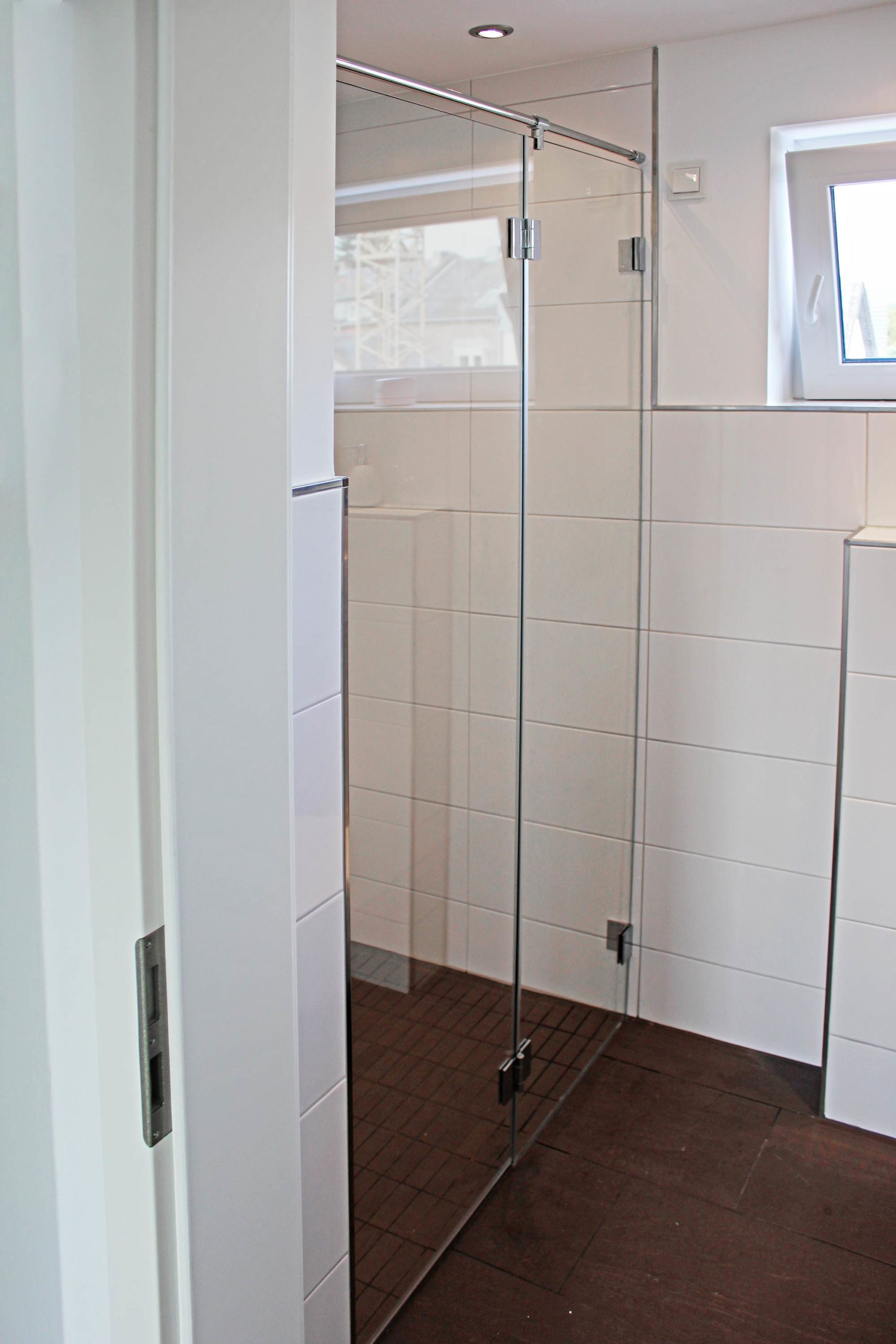 Nischendusche aus Glas – kostengünstig auf Maß gefertigt